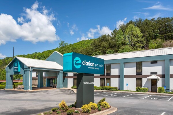 Clarion Pointe Cherokee - Cherokee, NC