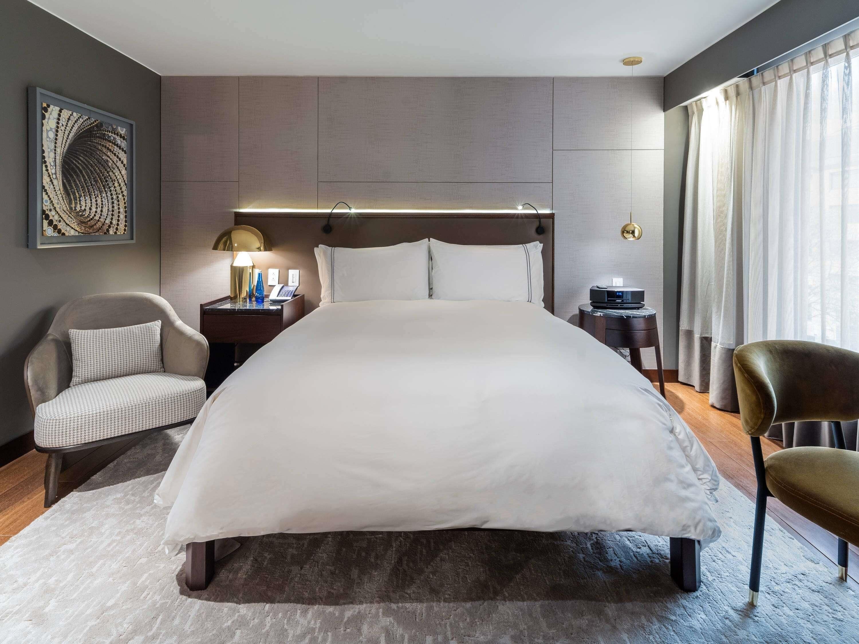 Minibar, cofre no quarto, quartos insonorizados, ferro/tábua de engomar 