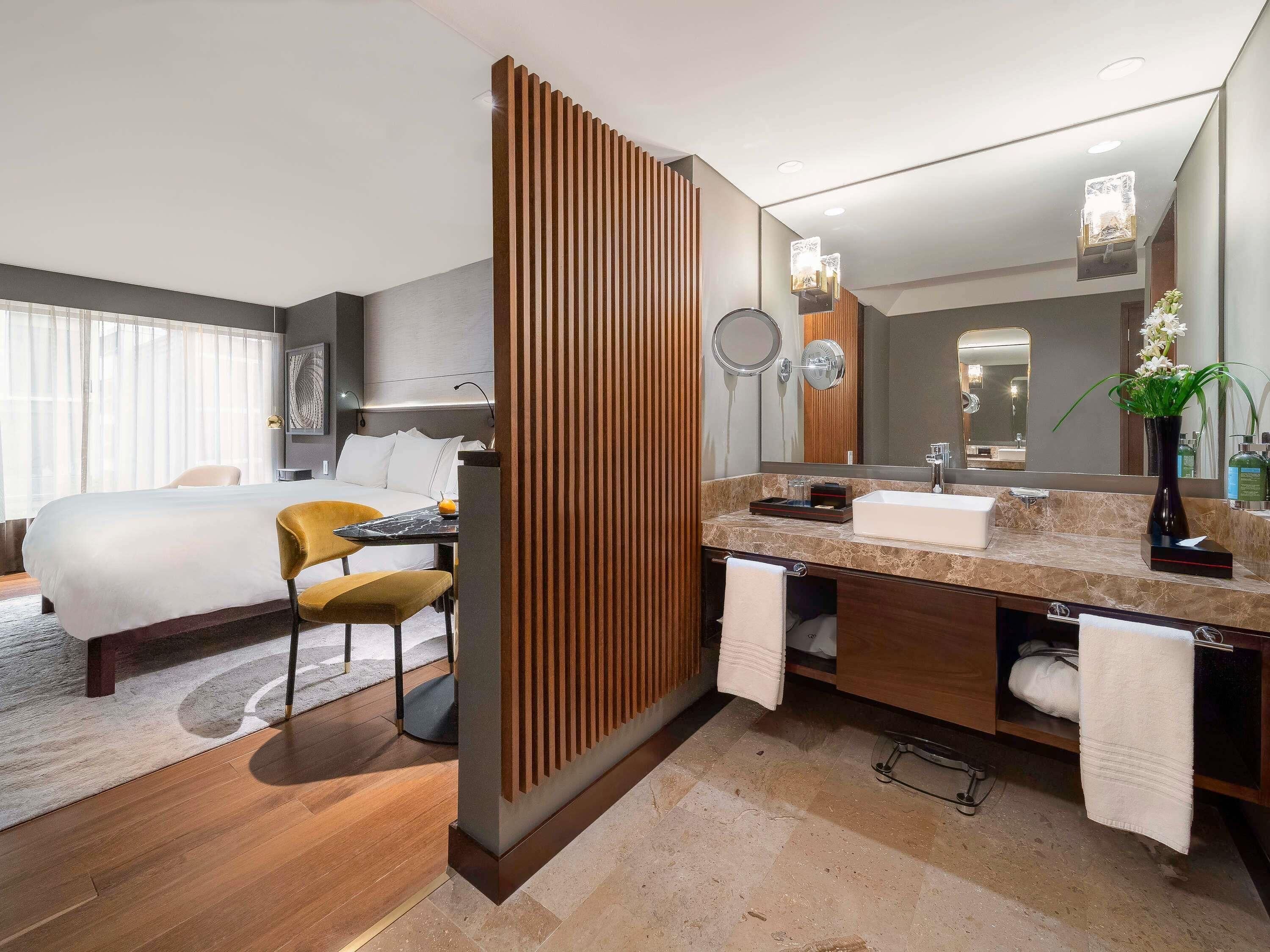 Quarto de Luxo, 1 cama king-size | Minibar, cofre no quarto, quartos insonorizados, ferro/tábua de engomar 