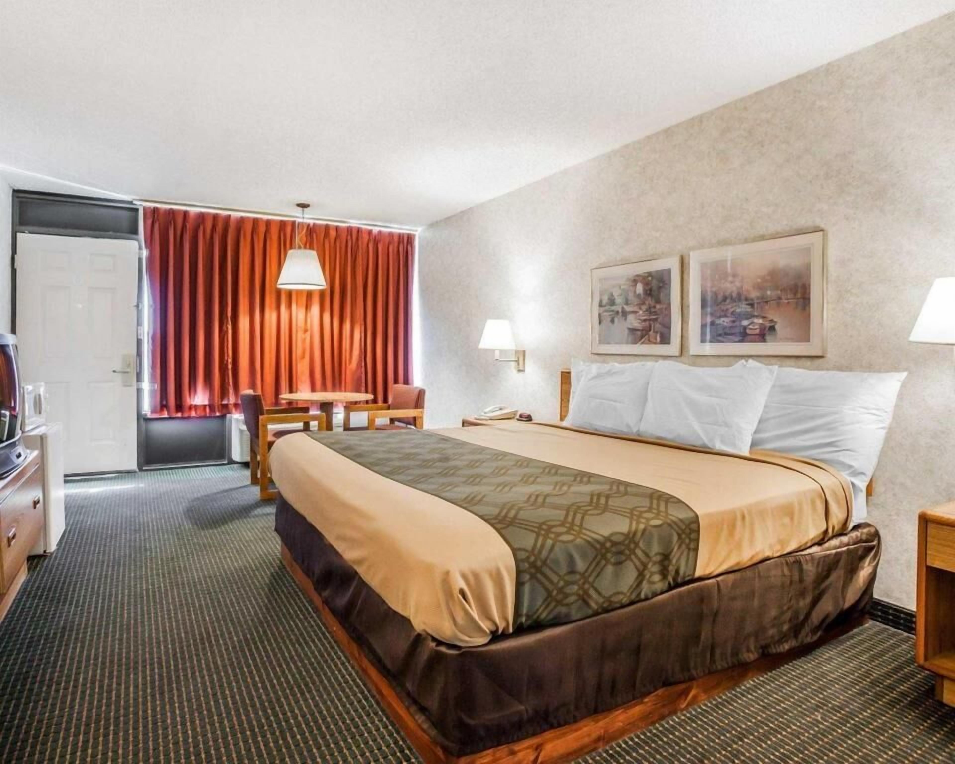Camas extras/dobráveis (sobretaxa), Wi-Fi de cortesia, roupa de cama