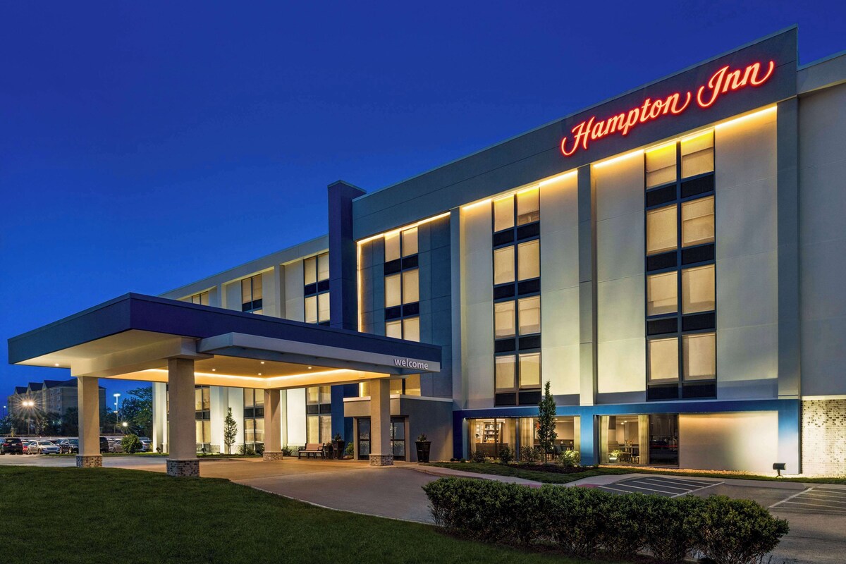 Hampton Inn Chicago-O'Hare International Airport Reviews, Deals ...