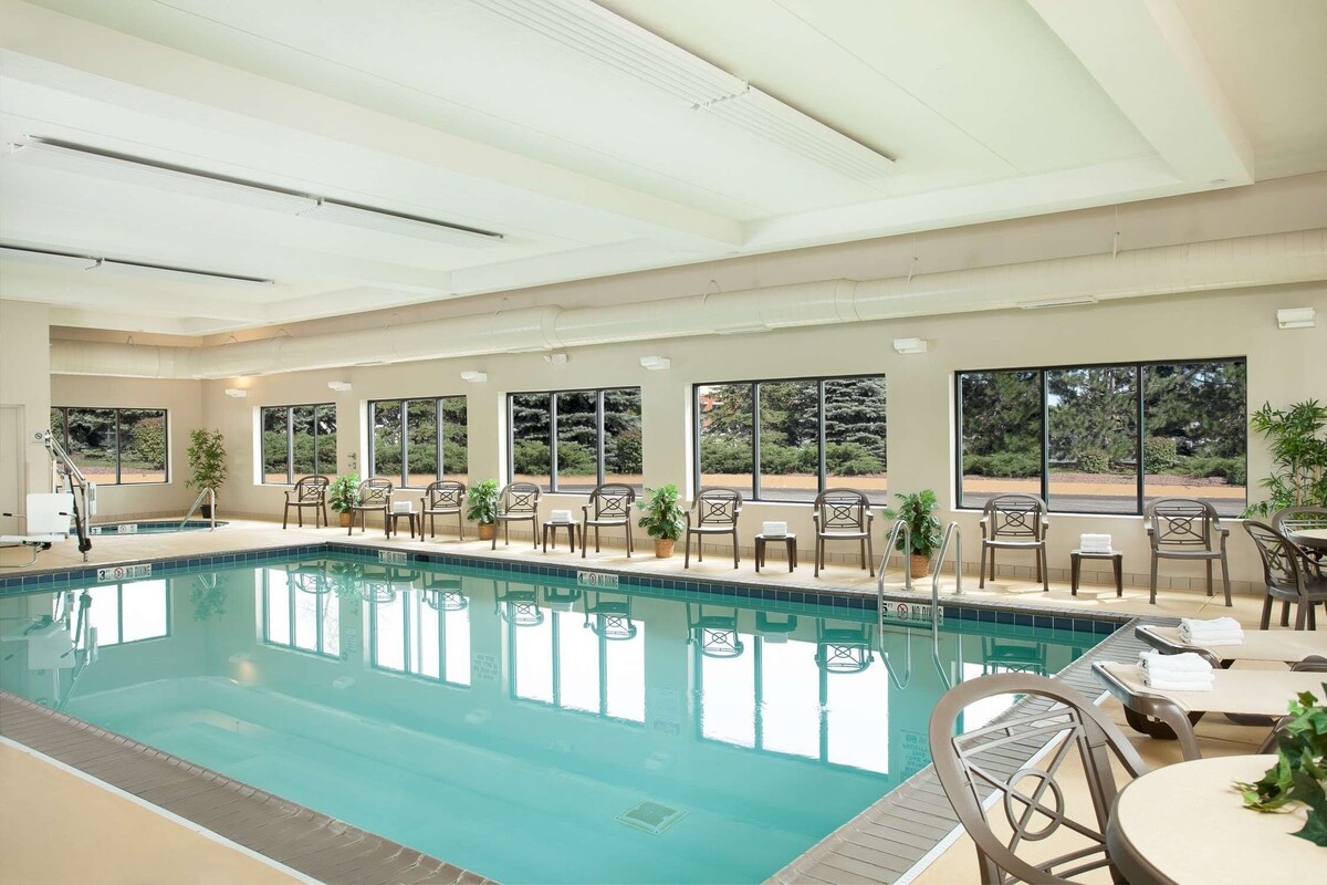 Hampton Inn Chicago-O'Hare International Airport Reviews, Deals ...