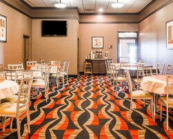 Café da manhã com buffet grátis todos os dias