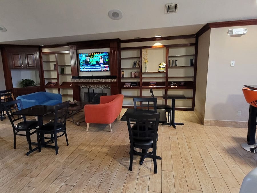 Área de estar no saguão