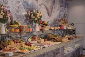 Café da manhã com buffet todos os dias mediante uma taxa