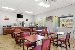 Pequeno-almoço tipo buffet diário incluído 