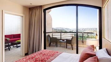 Minibar, cofre no quarto, secretária