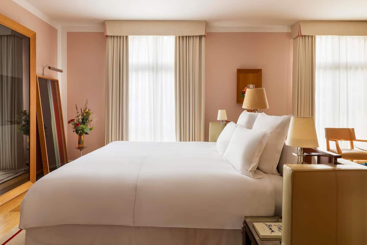 Suíte júnior | Roupas de cama premium, frigobar, cofres nos quartos
