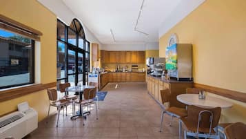 Café da manhã continental grátis todos os dias