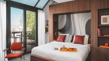 Suite Superior, 1 cama queen-size, Vista para a cidade (Eiffel Tower view) | Roupa de alta qualidade, cofre com capacidade para portátil, secretária