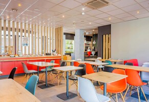 Pequeno-almoço tipo buffet diário mediante uma taxa 