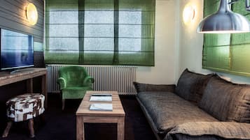 Suite Familiar (2 adultes + 2 enfants, with bath and ) | Roupa de alta qualidade, cofre no quarto, Wi-fi grátis