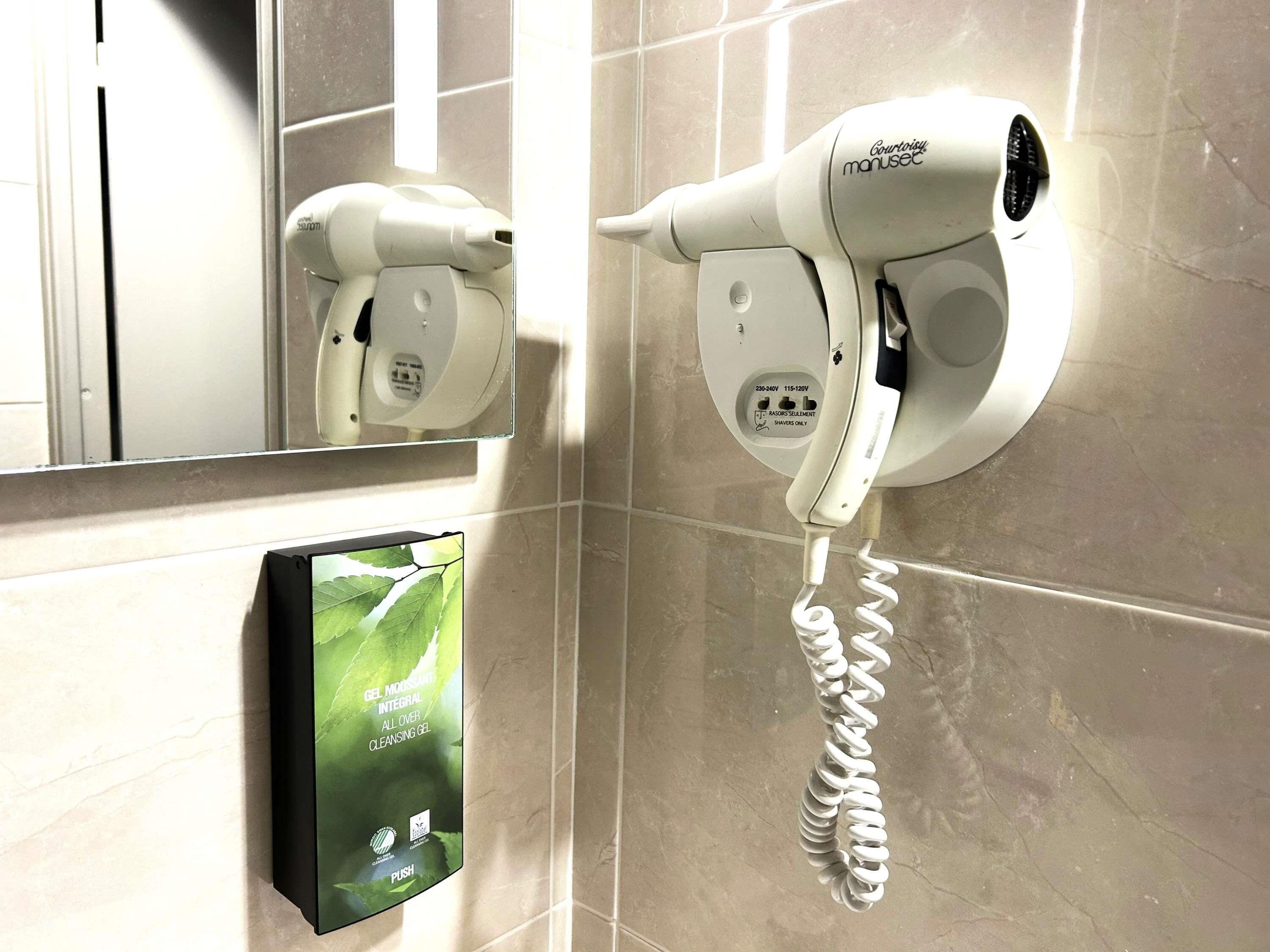 Cofre no quarto, secretária, quartos insonorizados 