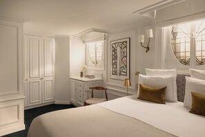 Quarto Executivo (La Ravissante) | Roupa de alta qualidade, minibar, cofre com capacidade para portátil 