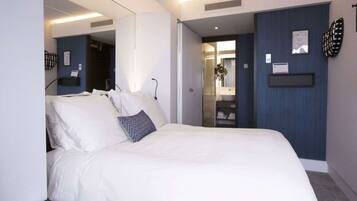 Quarto Standard, 1 cama queen-size (Extra Small) | Roupa hipoalergénica, minibar, cofre no quarto, secretária