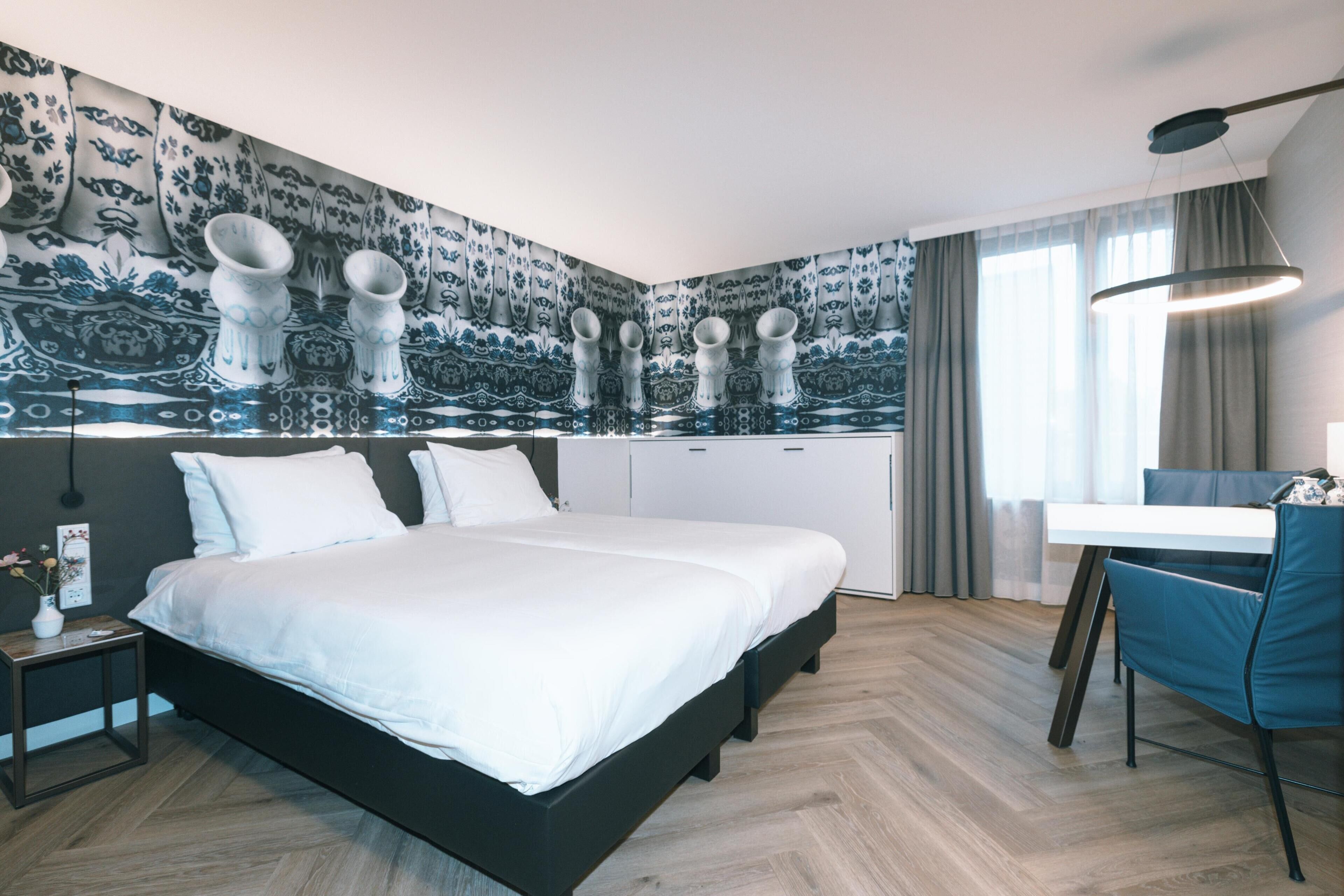 Quarto Deluxe, 3 camas individuais | Roupa hipoalergénica, minibar, cofre no quarto, secretária 