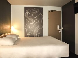 Quarto Standard, 1 cama de casal | Cofre no quarto, secretária, Wi-fi grátis, roupa de cama fornecida 
