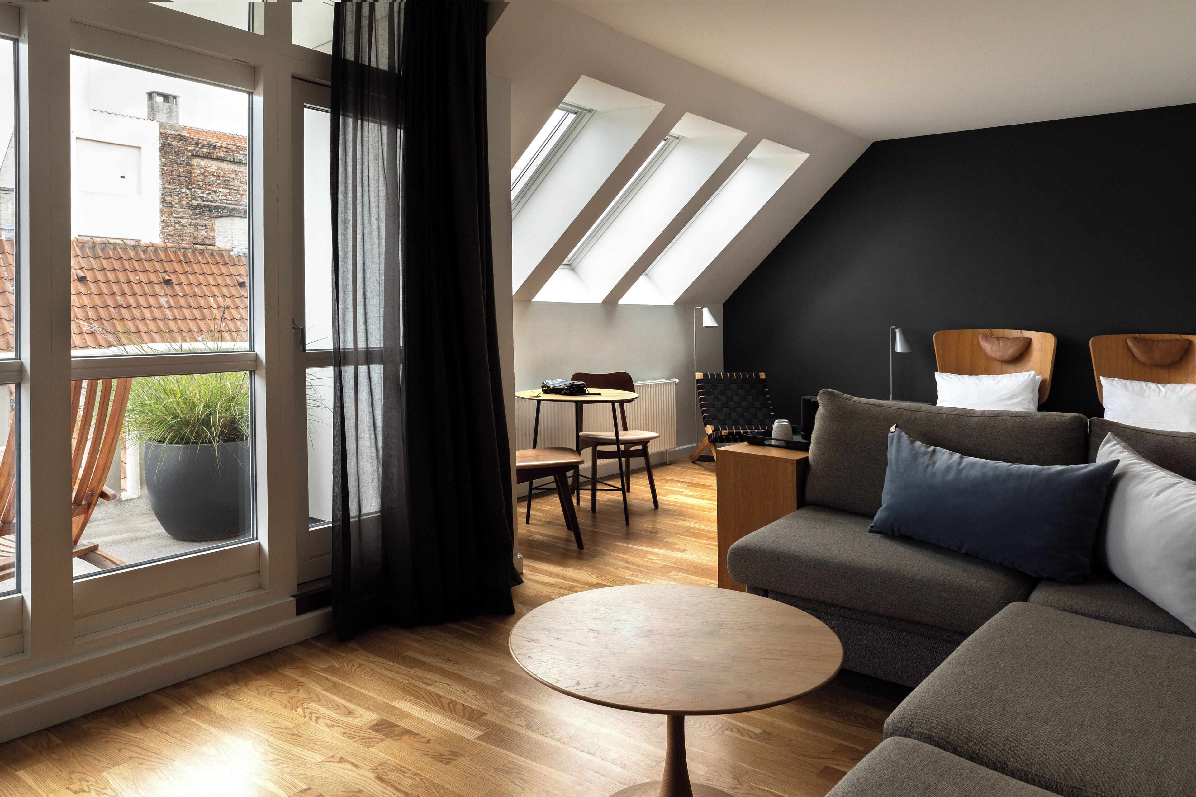 Penthouse with Balcony | Roupas de cama antialérgicas, edredons de pluma, cofres nos quartos