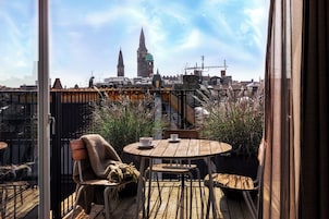 Penthouse with Balcony | Vista para a cidade