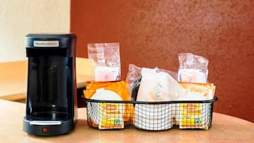Quarto superior, 1 cama King (Smoke Free) | Café e/ou cafeteira
