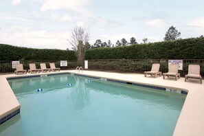 Piscina exterior sazonal 