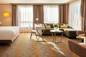 Suíte júnior, 1 cama King e sofá-cama | Roupas de cama de algodão egípcio, roupas de cama premium