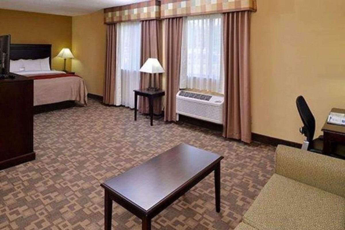 Roupas de cama premium, escrivaninha, ferros/tábuas de passar roupa