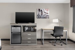 Quarto Standard, 1 cama king-size, não fumadores, frigorífico e micro-ondas | Roupa de alta qualidade, edredões de penas, secretária