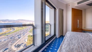 Quarto Standard, 1 cama king-size, banheira de hidromassagem, vista para o mar | Vista do quarto