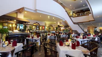 Café da manhã, almoço e jantar
