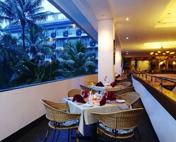 Pequeno-almoço tipo buffet diário (165000 IDR por pessoa) 