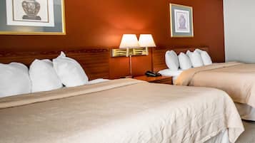 Quarto standard, 2 camas Queen, para não fumantes | Escrivaninha, ferros/tábuas de passar roupa, Wi-Fi de cortesia