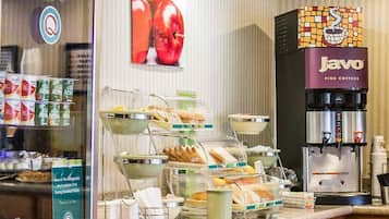 Pequeno-almoço tipo buffet incluído nos dias úteis