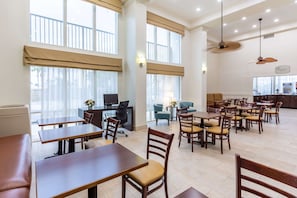 Café da manhã continental grátis todos os dias