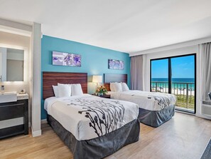 Quarto, 2 camas de casal (Gulf View) | Roupas de cama premium, escrivaninha, cortinas blackout