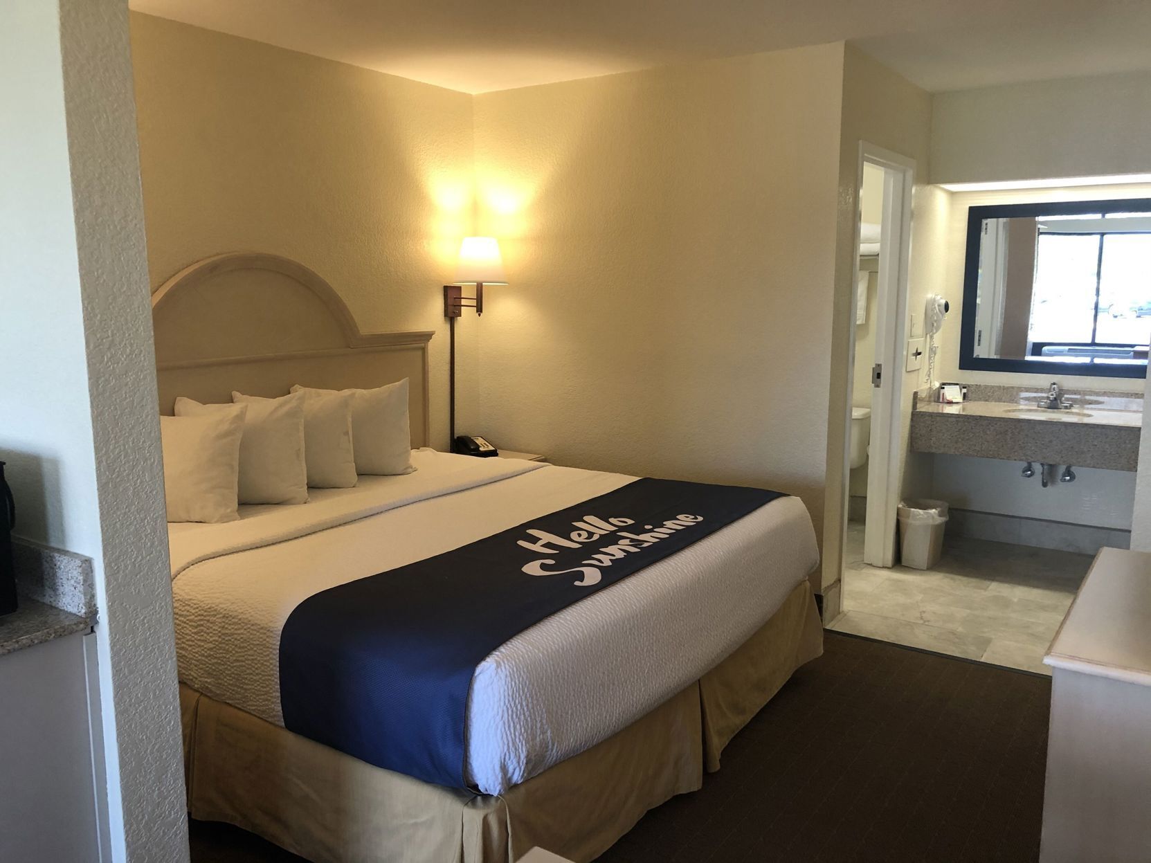Secretária, Wi-fi grátis, roupa de cama fornecida 