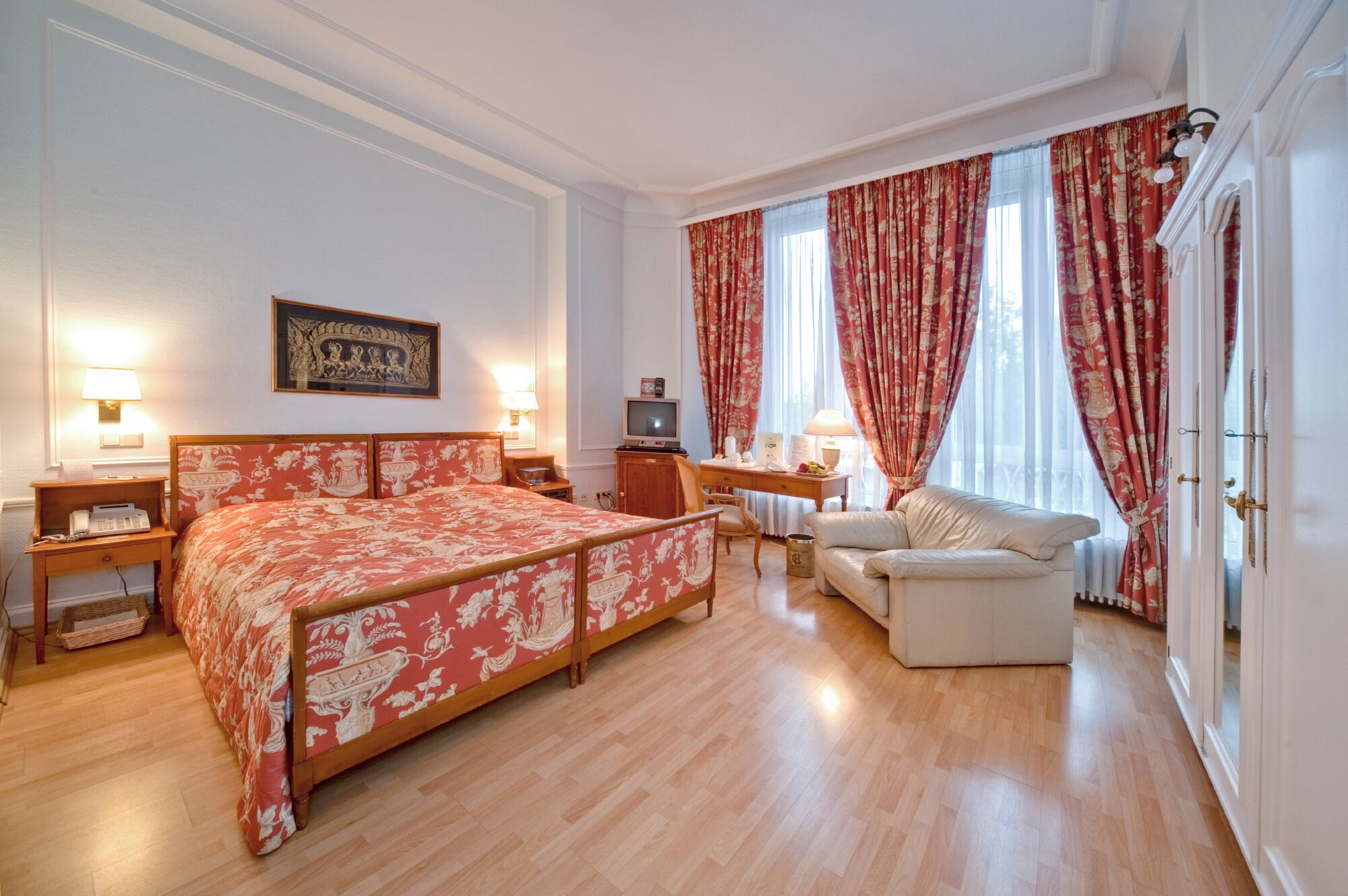 Frigobar, cofres nos quartos, individualmente decorados