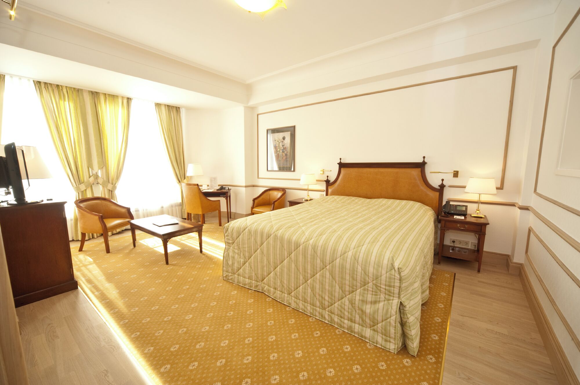 Quarto casal executivo | Frigobar, cofres nos quartos, individualmente decorados