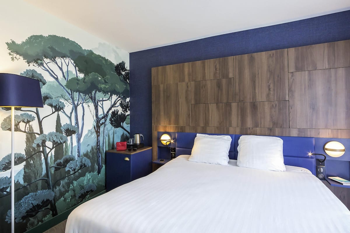 Quarto Privilege, Quarto, 1 cama de casal, pátio, vista para o jardim | 1 quarto, roupa de alta qualidade, cofre no quarto