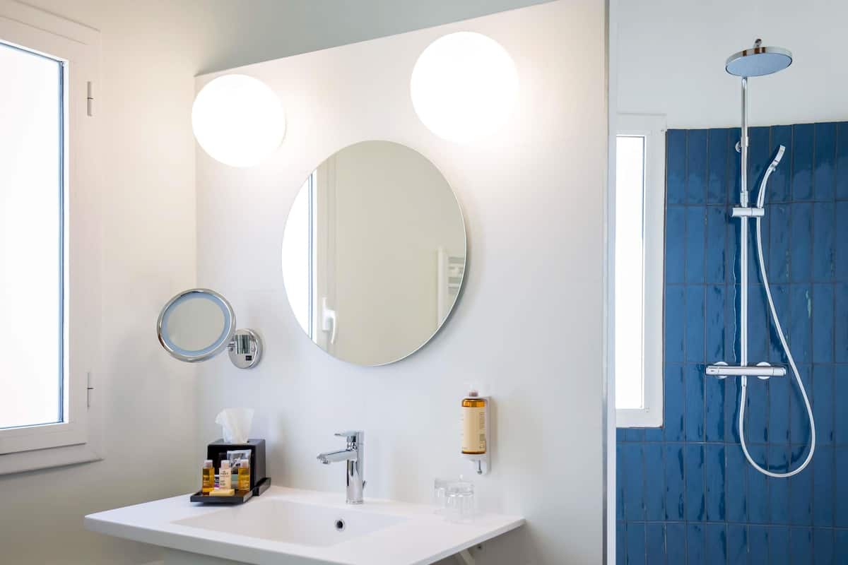 1 quarto, roupa de alta qualidade, cofre no quarto