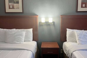 Quarto Duplo, 2 camas de casal | Secretária, ferro/tábua de engomar, camas desdobráveis, Wi-fi grátis 