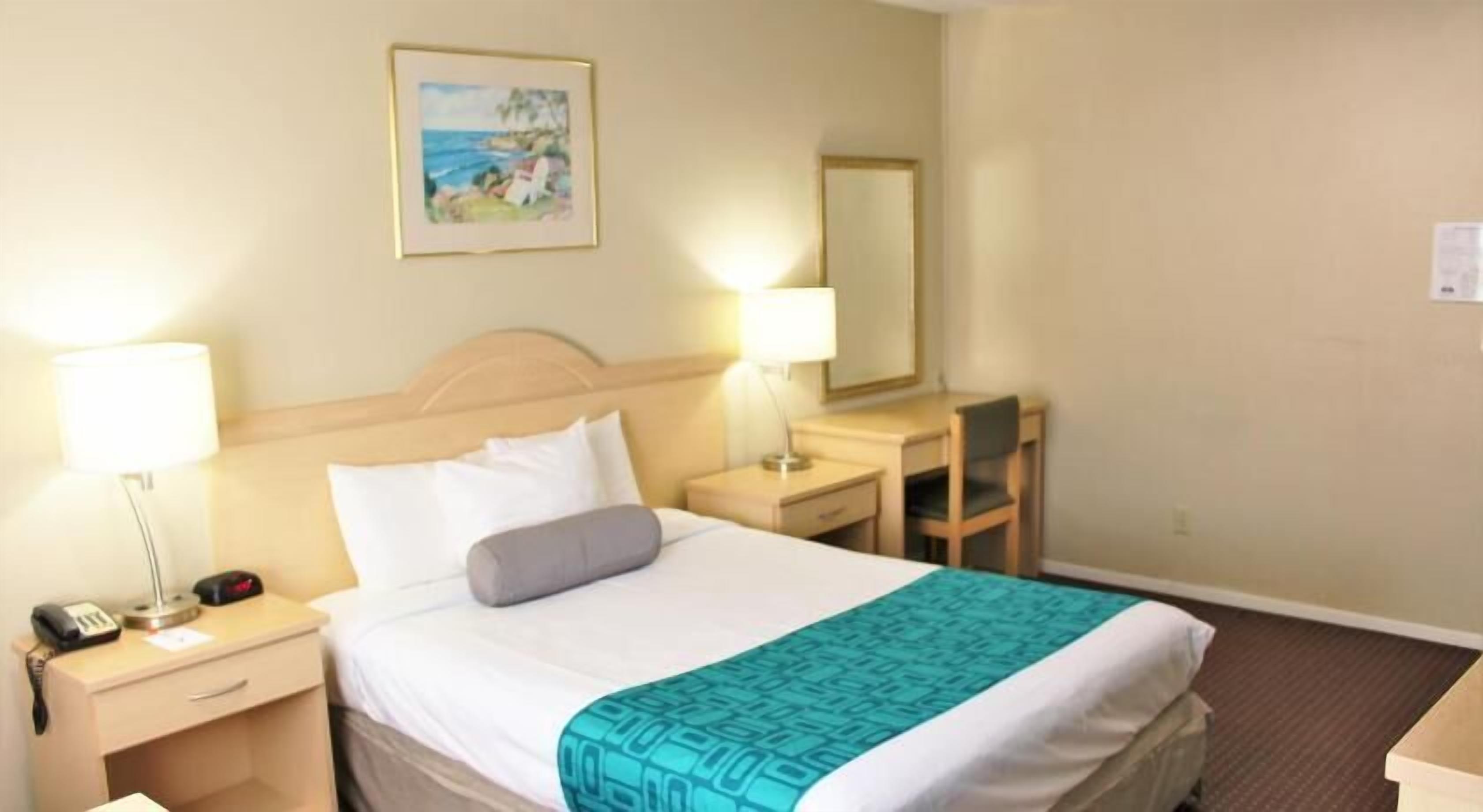 Escrivaninha, ferros/tábuas de passar roupa, Wi-Fi de cortesia