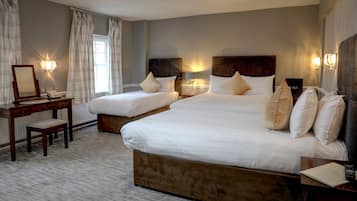 Quarto Quádruplo Familiar, várias camas | 1 quarto, ferro/tábua de engomar, Wi-fi grátis, roupa de cama fornecida