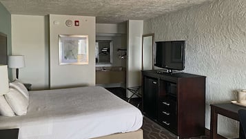 Quarto, 1 cama king-size, acessível, não fumadores | Camas de colchão Tempur-Pedic, cofre no quarto