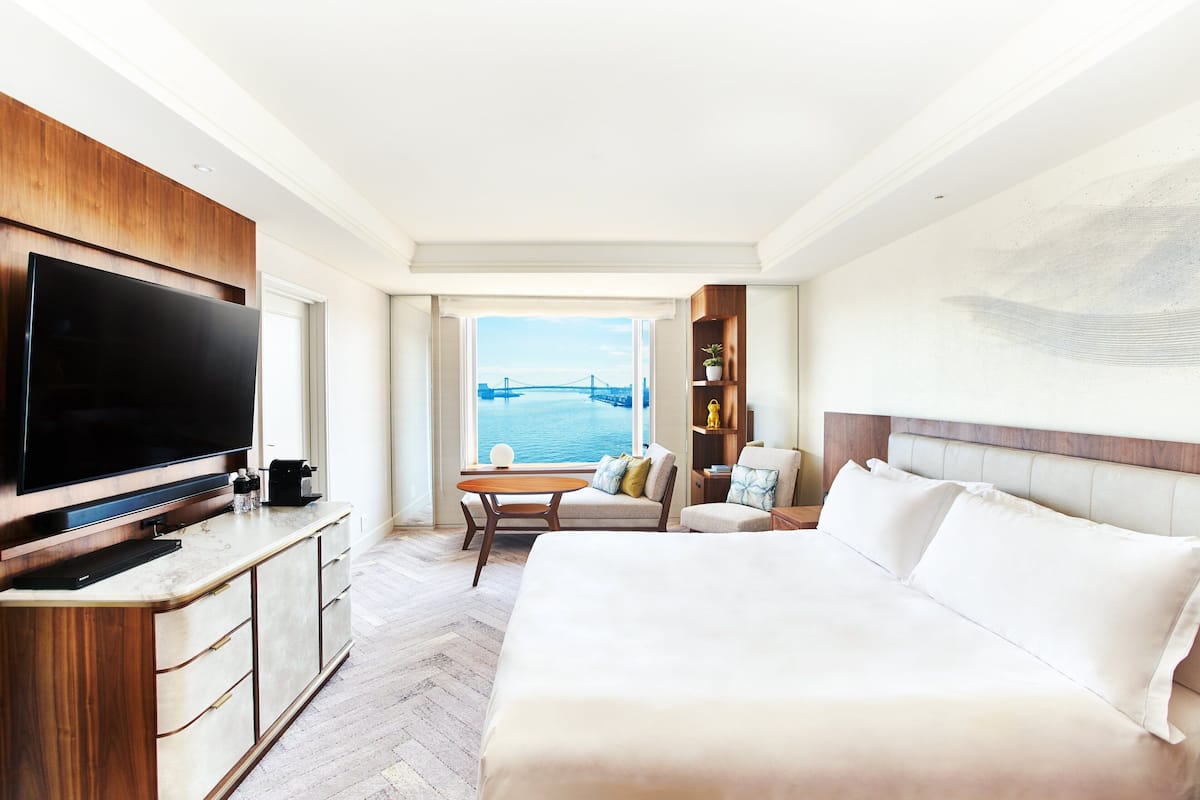 Quarto premium, 1 cama King, acesso ao Club Lounge, vista para a baía (Japanese) | Frigobar, cofres nos quartos, escrivaninha, cortinas blackout