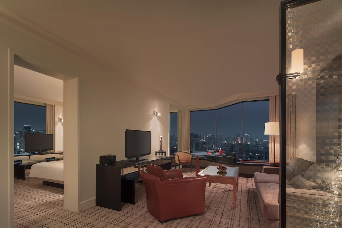 Suíte executiva, 1 cama King (Grand) | Frigobar, cofres nos quartos, escrivaninha