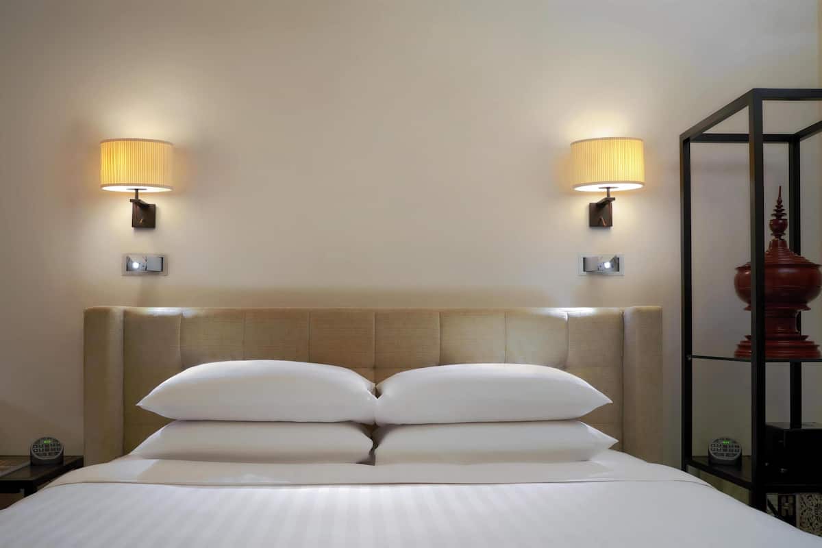 Quarto, 1 cama King | Frigobar, cofres nos quartos, escrivaninha