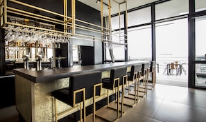 3 bares/lounges