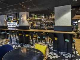 Café da manhã com buffet todos os dias (EUR 20 por pessoa) 