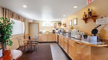 Café da manhã com buffet grátis todos os dias